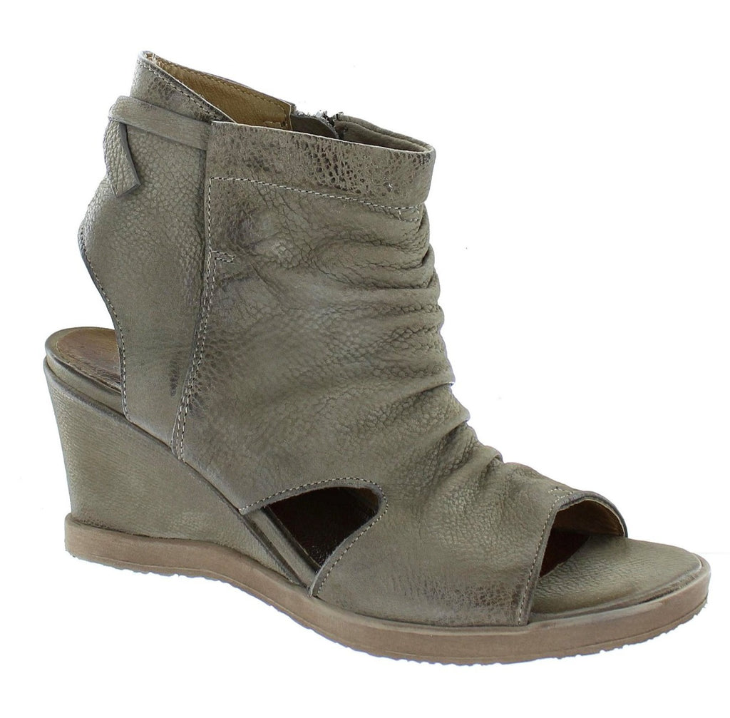 682021 Fossil Leather | MJUS | European Shoe Shop, Winnipeg